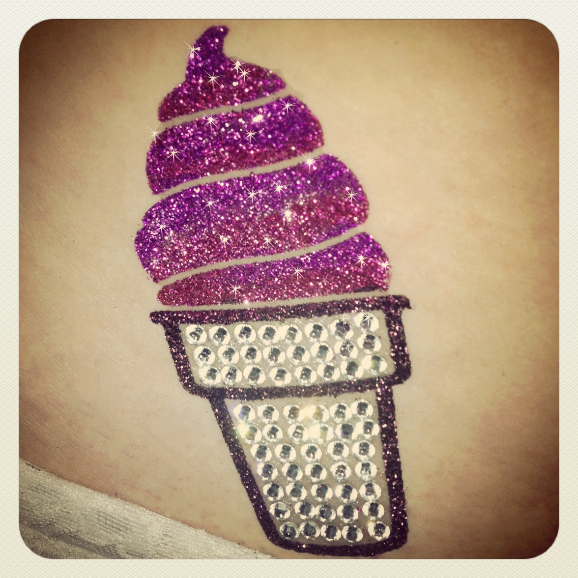 Vajazzle Oxford English Dictionary Definition